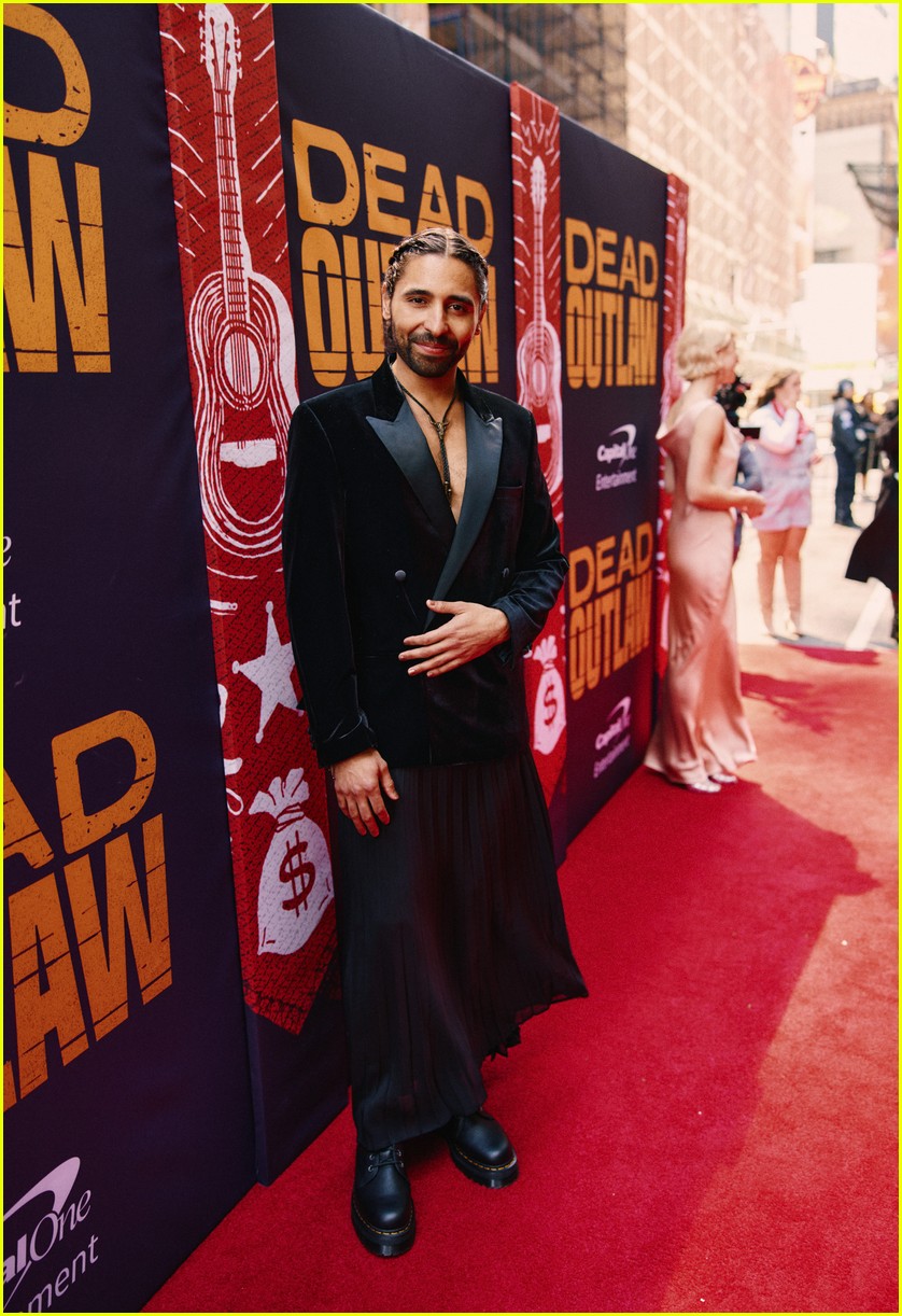 'Dead Outlaw' Stars Andrew Durand & Julia Knitel Lead a Star-Studded ...