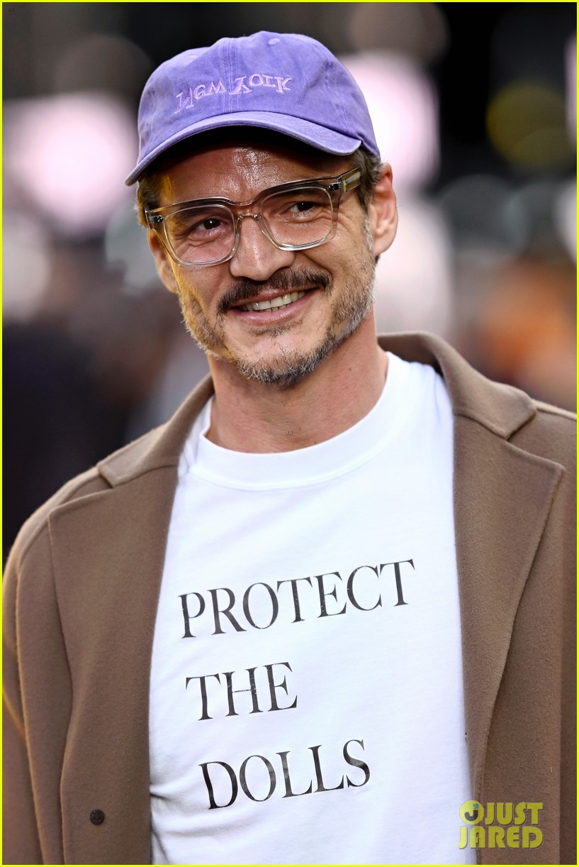 Pedro Pascal Shows Support for Trans Rights with His 'Thunderbolts' Premiere Outfit!: Photo ...