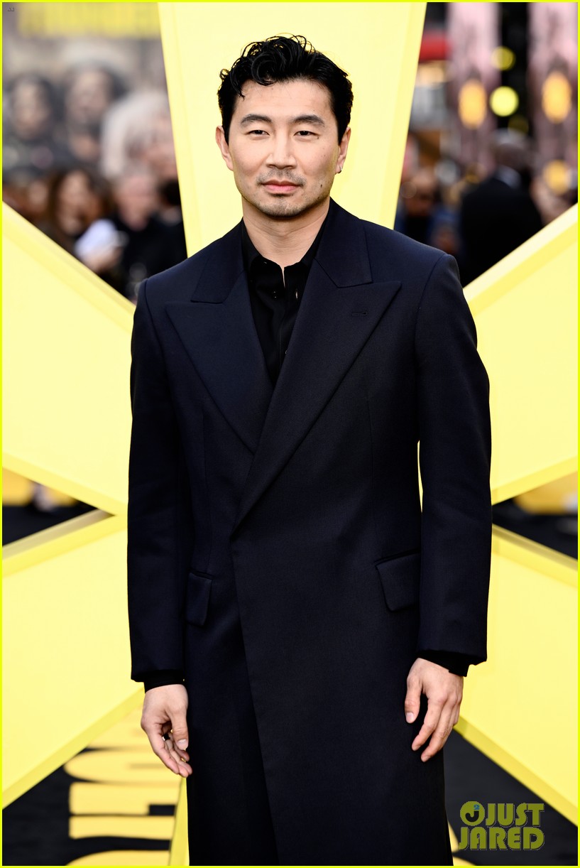 Pedro Pascal Shows Support for Trans Rights with His 'Thunderbolts' Premiere Outfit!: Photo ...