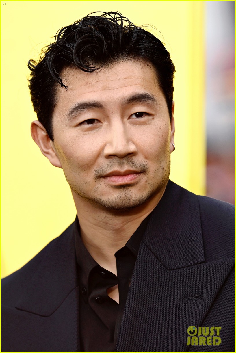 Pedro Pascal Shows Support for Trans Rights with His 'Thunderbolts' Premiere Outfit!: Photo ...