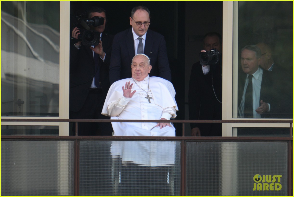 Pope Francis Dead at 88, Vatican Confirms - Read Statement: Photo ...