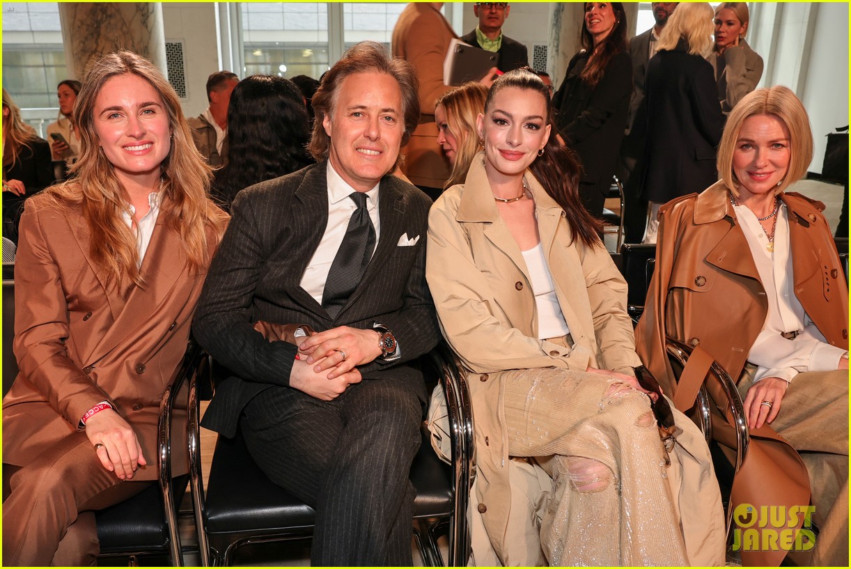 Anne Hathaway Sits Front Row with Michelle Williams & Naomi Watts at ...