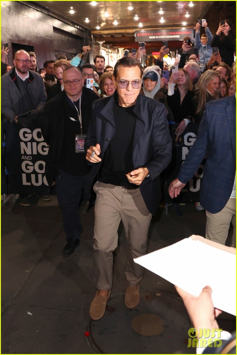 Julia Roberts Catches George Clooney's Broadway Play 'Good Night ...