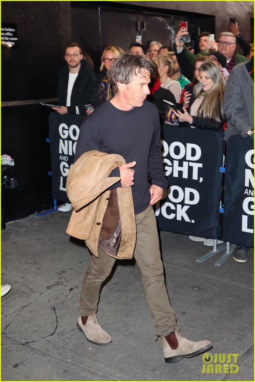 Julia Roberts Catches George Clooney's Broadway Play 'Good Night ...