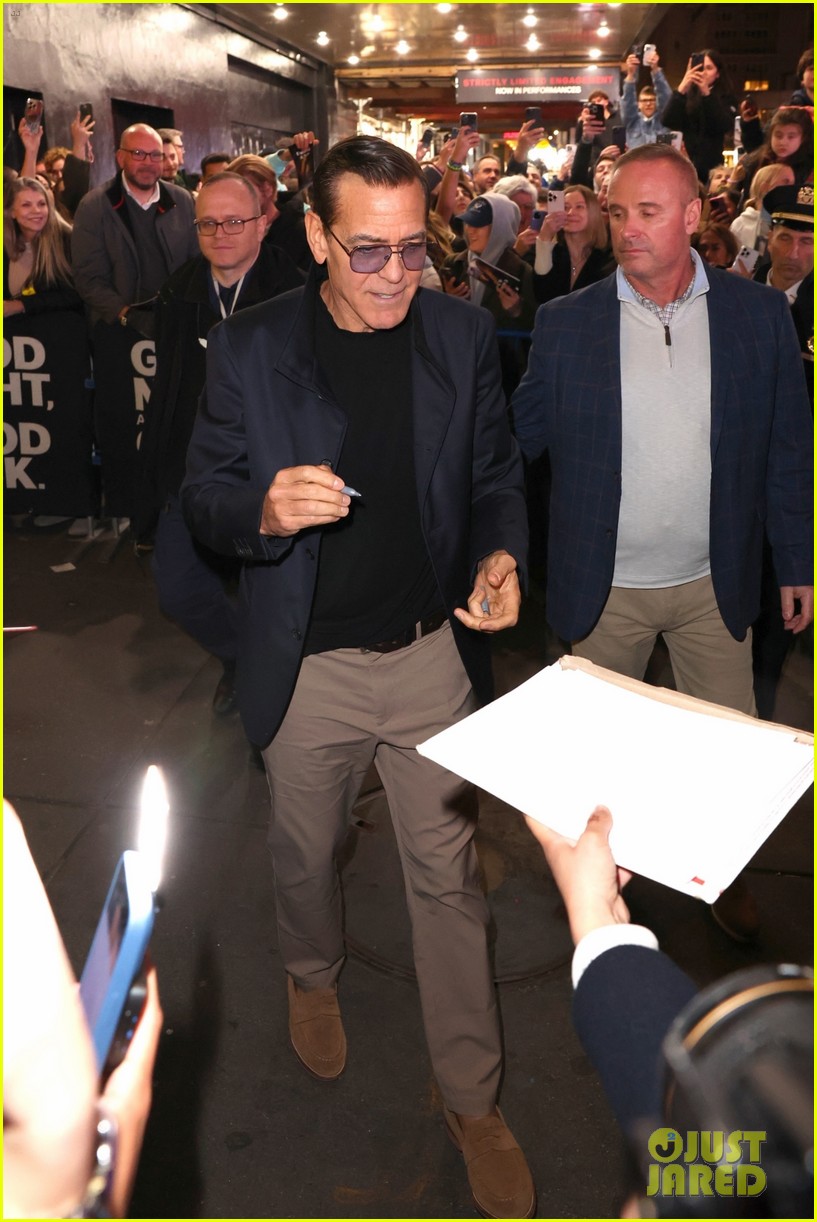 Julia Roberts Catches George Clooney's Broadway Play 'Good Night ...