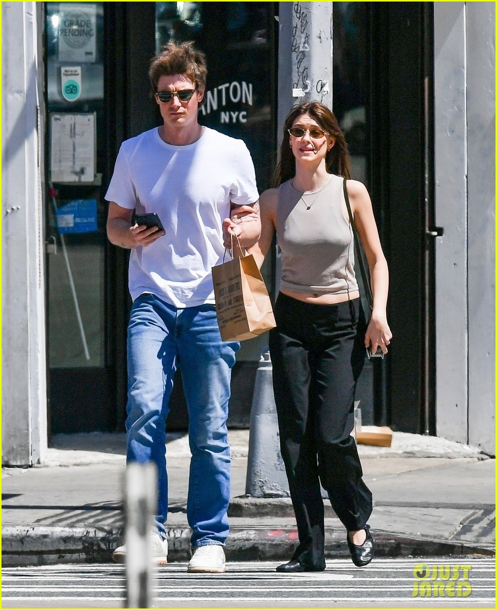 Daisy Edgar-Jones & Boyfriend Ben Seed Hold Hands on Rare Day Out in ...