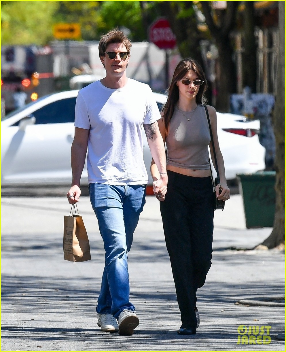 Daisy Edgar-Jones & Boyfriend Ben Seed Hold Hands on Rare Day Out in ...