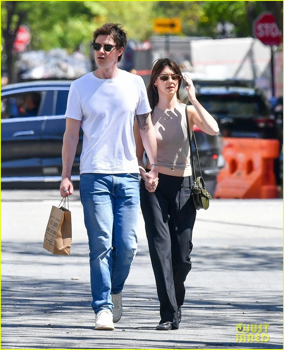 Daisy Edgar-Jones & Boyfriend Ben Seed Hold Hands on Rare Day Out in ...