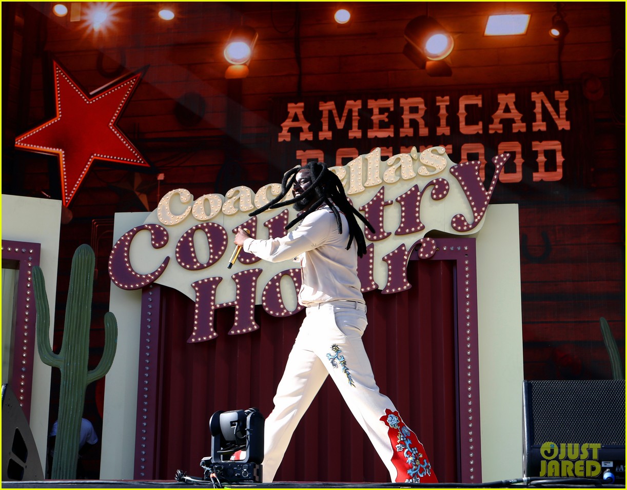 Shaboozey Brings Out Surprise Guest Noah Cyrus for Coachella 2025 ...