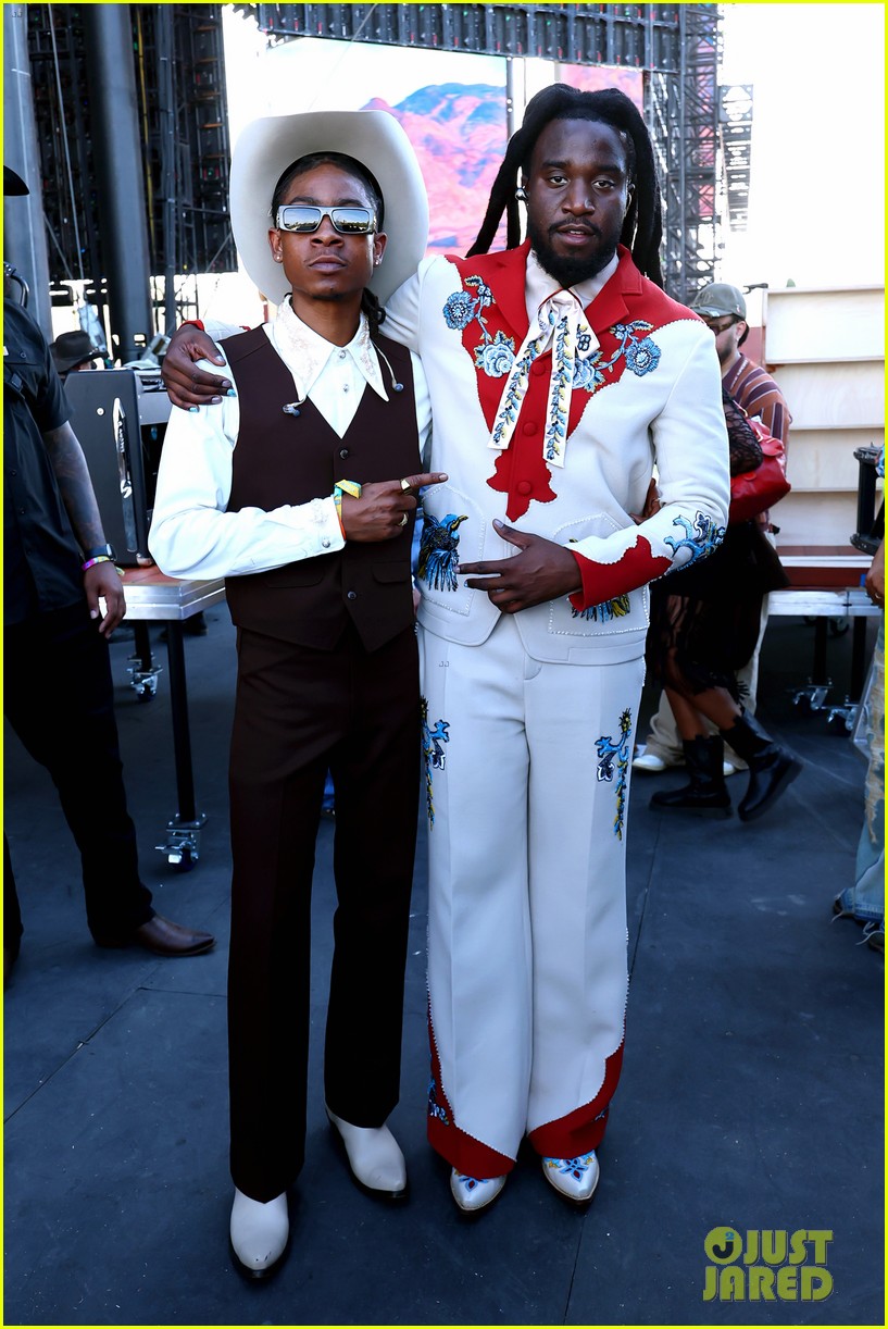 Shaboozey Brings Out Surprise Guest Noah Cyrus for Coachella 2025 ...