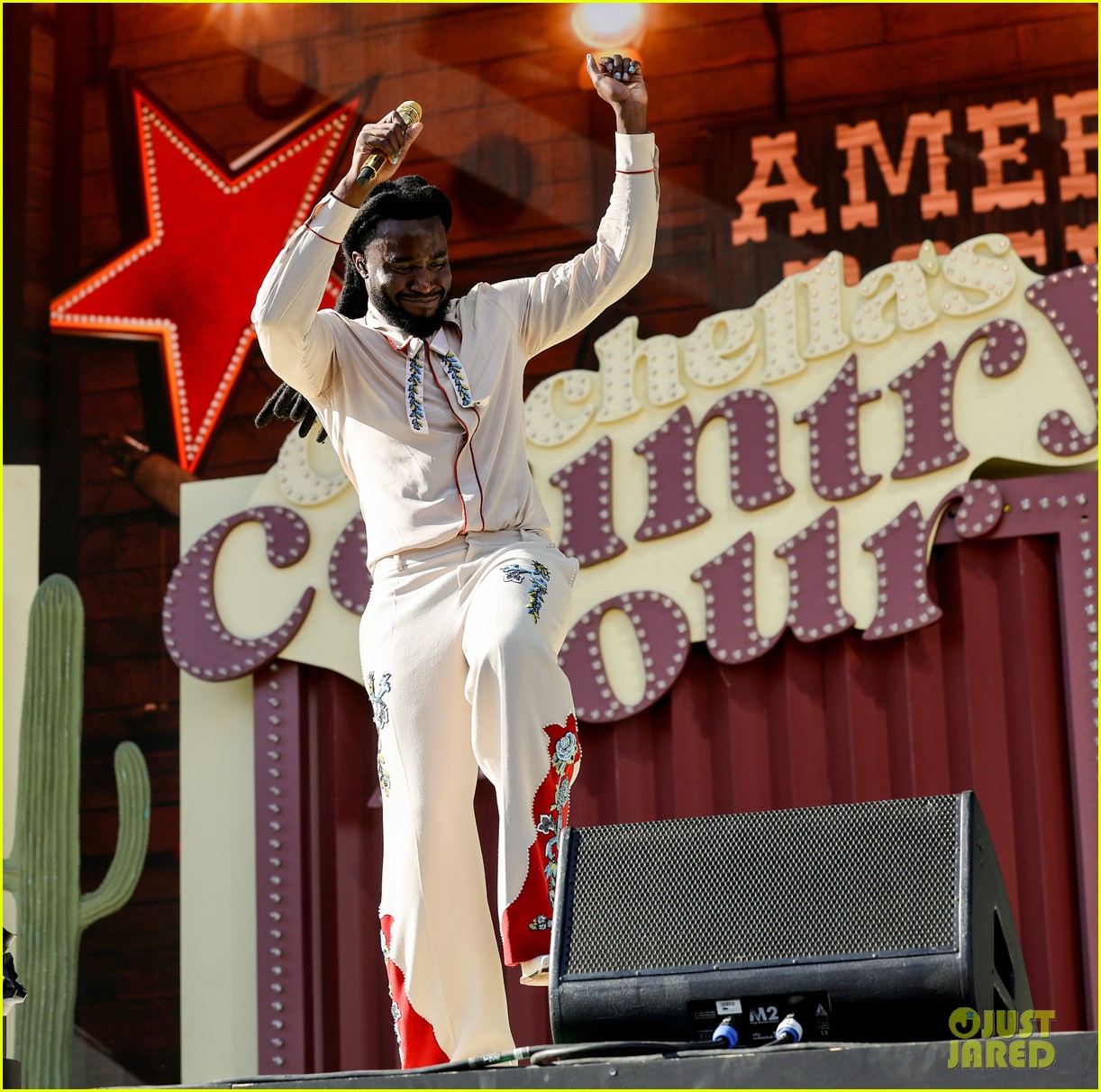 Shaboozey Brings Out Surprise Guest Noah Cyrus for Coachella 2025 ...