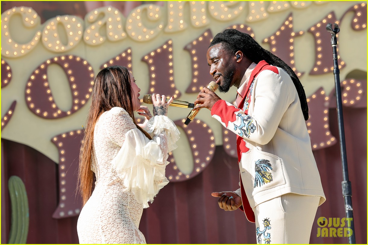 Shaboozey Brings Out Surprise Guest Noah Cyrus for Coachella 2025 ...