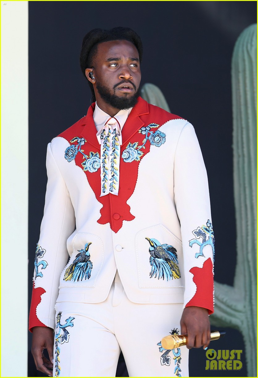 Shaboozey Brings Out Surprise Guest Noah Cyrus for Coachella 2025 ...