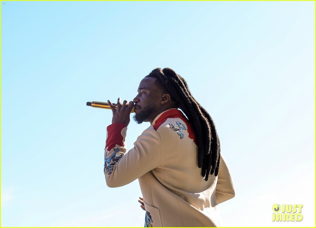 Shaboozey Brings Out Surprise Guest Noah Cyrus for Coachella 2025 ...