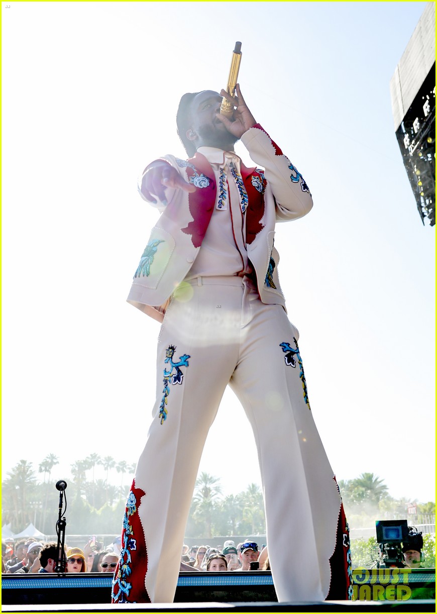 Shaboozey Brings Out Surprise Guest Noah Cyrus for Coachella 2025 ...