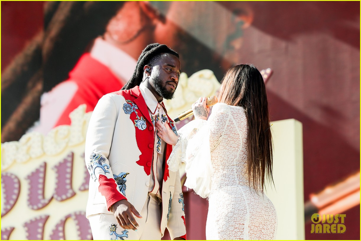 Shaboozey Brings Out Surprise Guest Noah Cyrus for Coachella 2025 ...