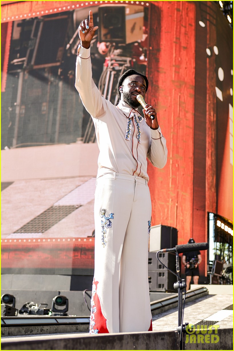 Shaboozey Brings Out Surprise Guest Noah Cyrus for Coachella 2025 ...