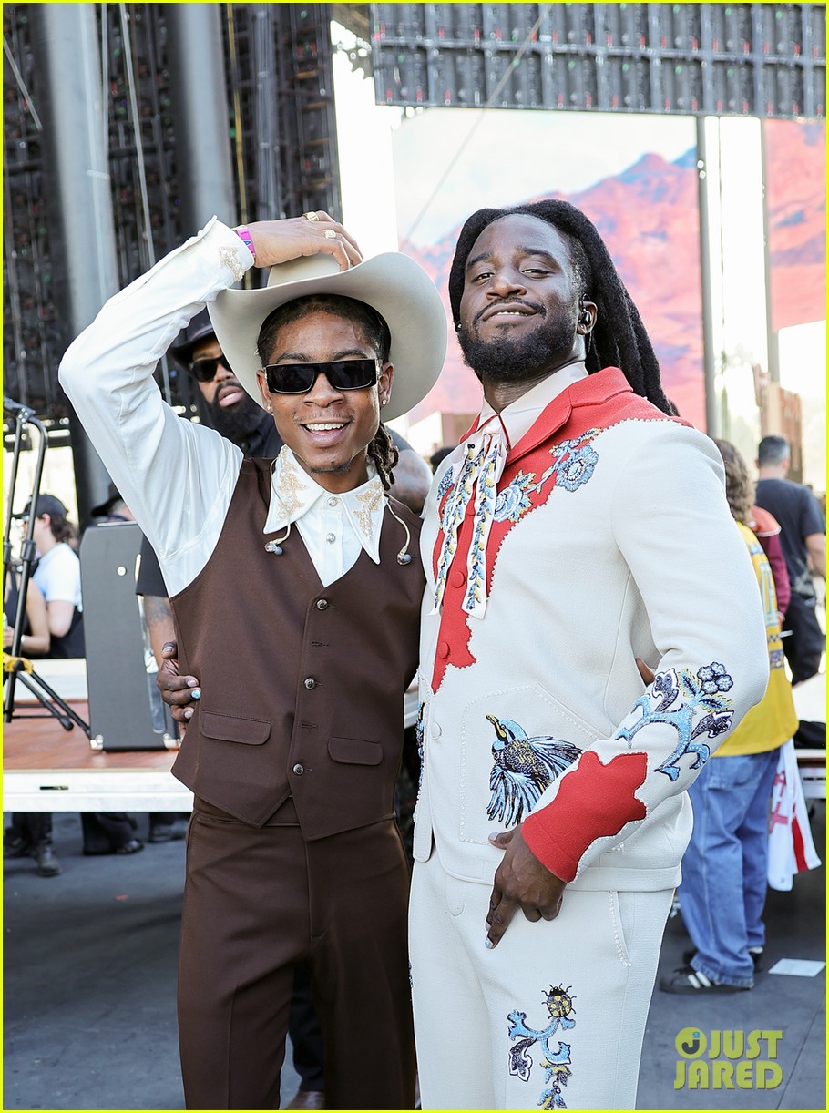 Shaboozey Brings Out Surprise Guest Noah Cyrus for Coachella 2025 ...