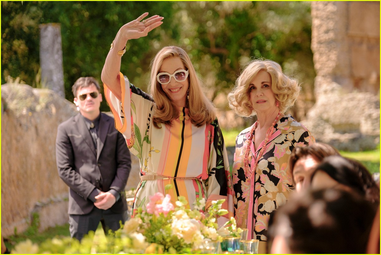 'Another Simple Favor' Trailer Teases Blake Lively & Anna Kendrick In Another Major Mystery ...