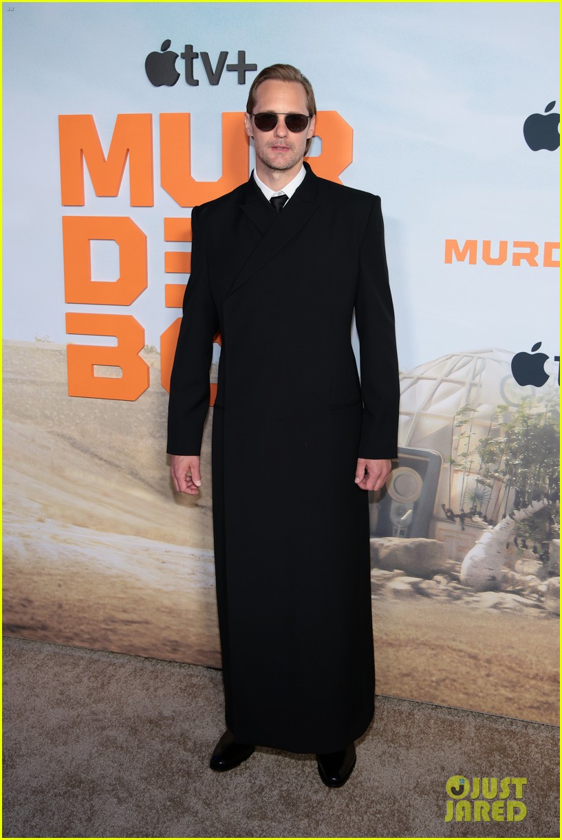 BFFs Alexander Skarsgard & Jack McBrayer Take Prom-Style Photos at ...