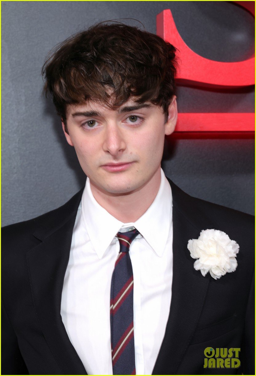 Charlie Heaton, Natalia Dyer, Noah Schnapp & More 'Stranger Things' Stars Attend Broadway Play's ...