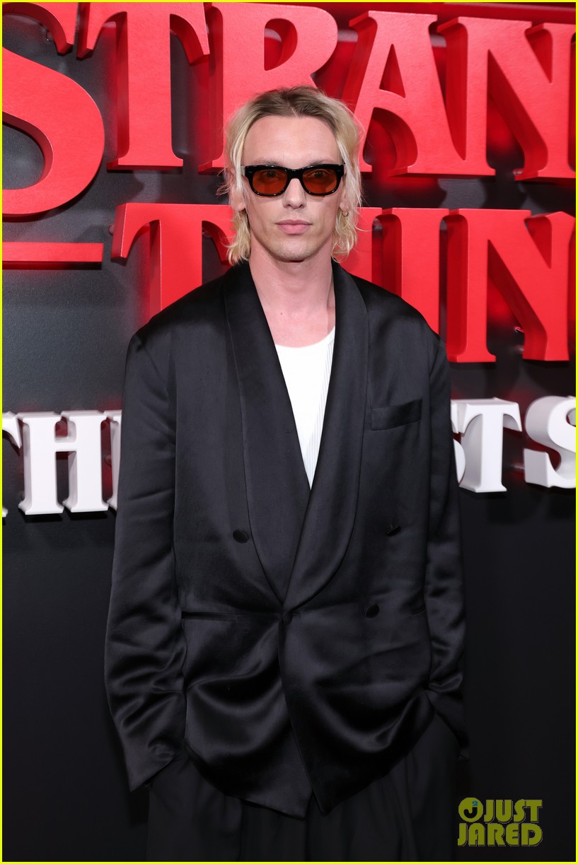 Charlie Heaton, Natalia Dyer, Noah Schnapp & More 'Stranger Things' Stars Attend Broadway Play's ...