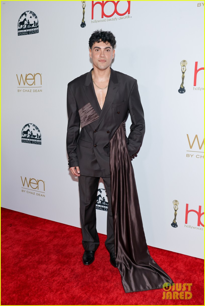 Sydney Sweeney Supports Hairstylist Glen 'Coco' Oropeza at Hollywood ...