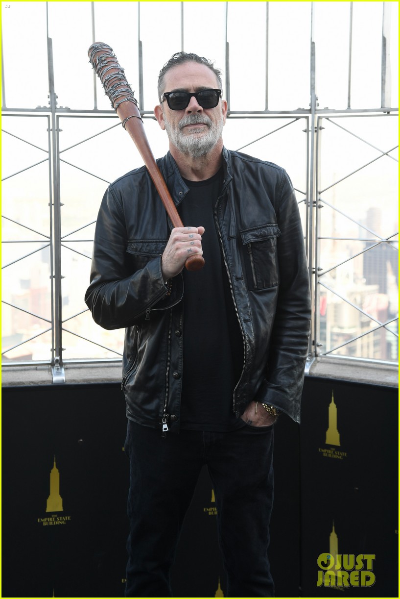'Walking Dead' Takes Over New York City, Jeffrey Dean Morgan Has Fun ...
