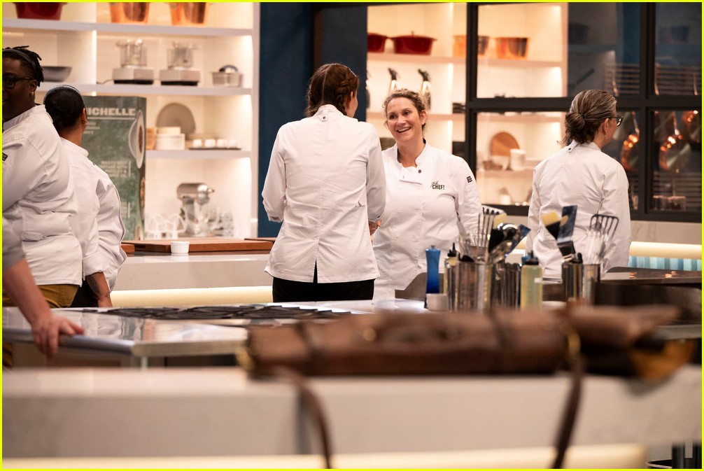 'Yes, Chef!' Cast: 2 Hosts, 12 Contestants Announced for NBC ...