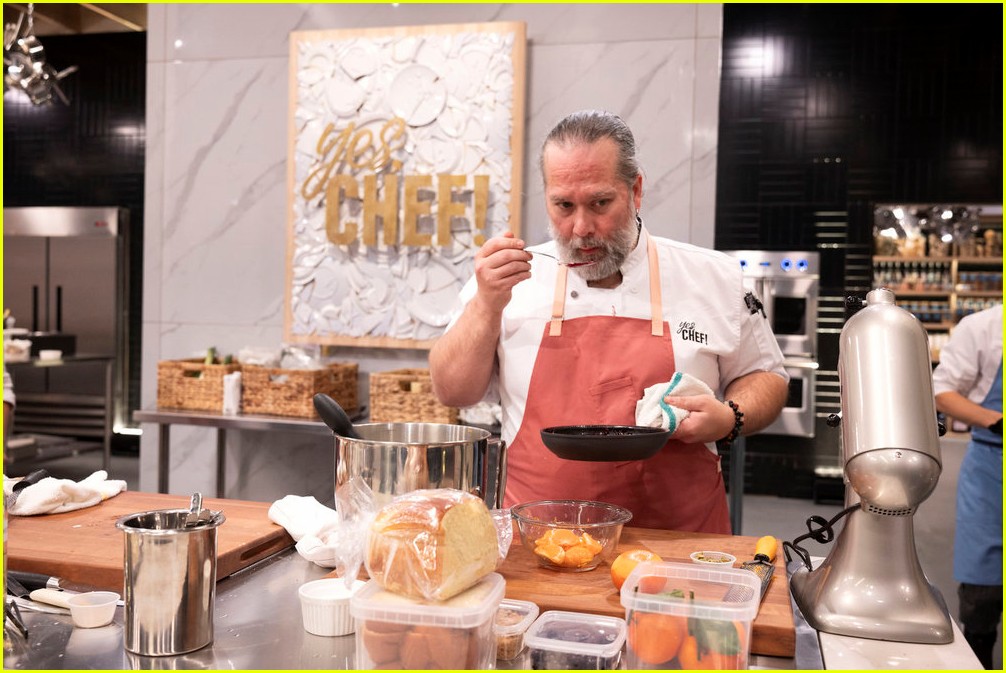 'Yes, Chef!' Cast: 2 Hosts, 12 Contestants Announced for NBC ...