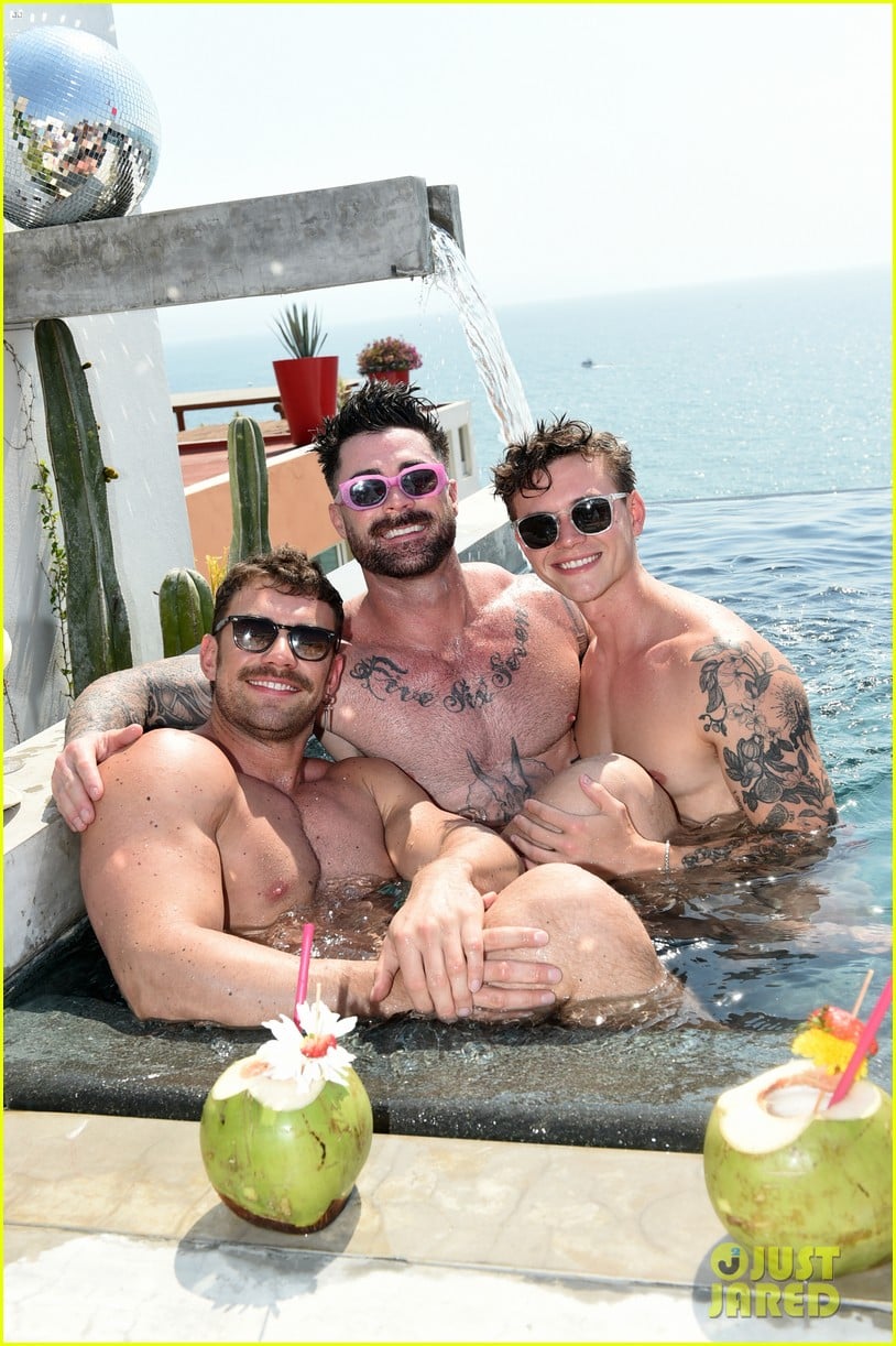 Zane Phillips Goes Shirtless in Mexico with Boyfriend Froy Gutierrez, Bares Buff Body at the ...