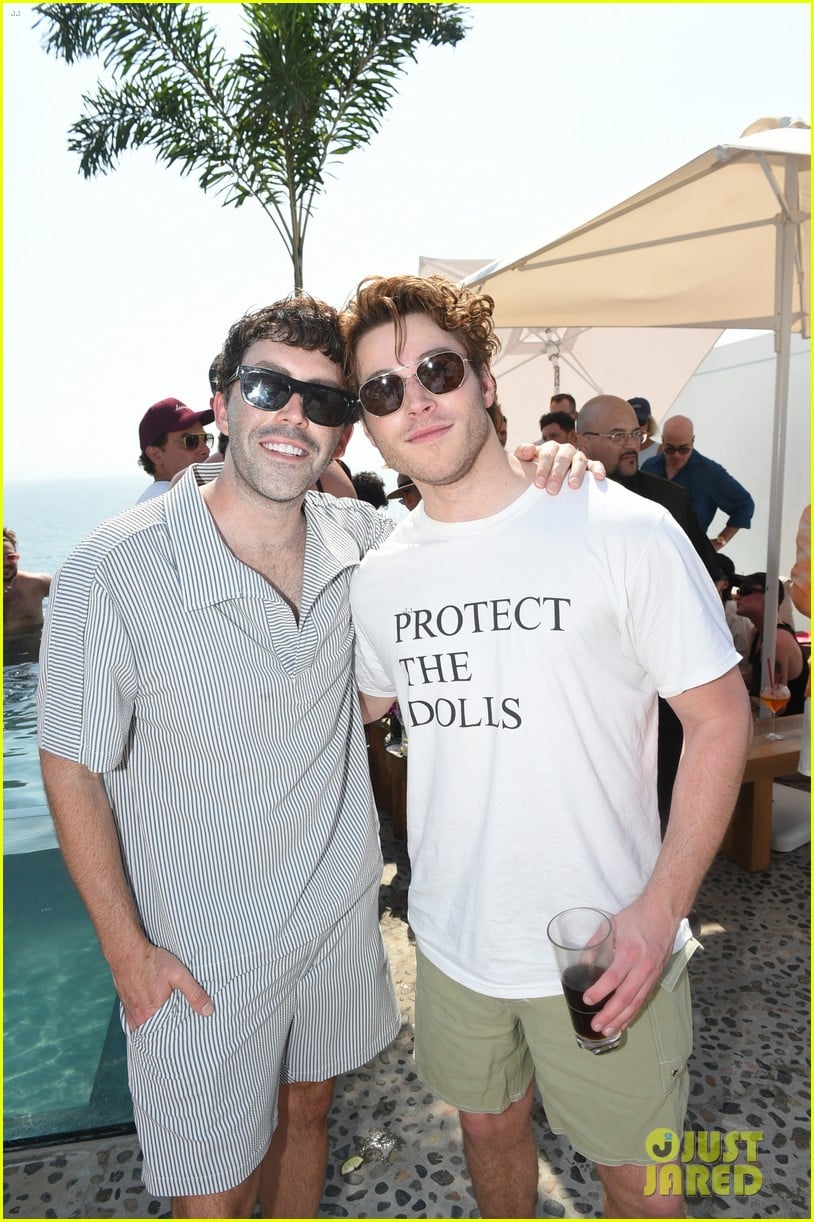 Zane Phillips Goes Shirtless in Mexico with Boyfriend Froy Gutierrez, Bares Buff Body at the ...