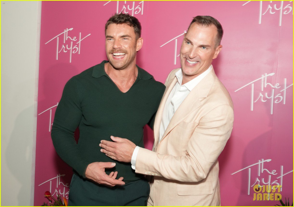 Zane Phillips Goes Shirtless in Mexico with Boyfriend Froy Gutierrez ...