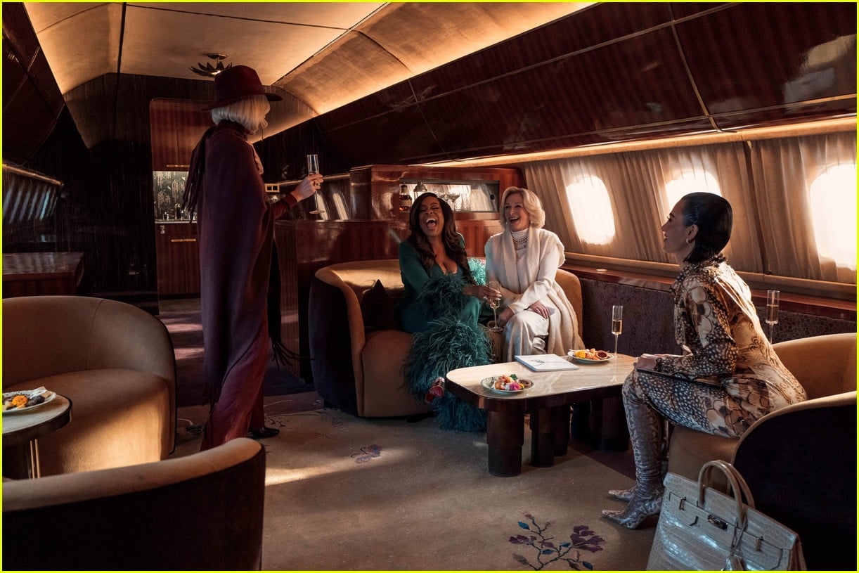 Kim Kardashian Leads Star-Studded 'All's Fair' Trailer - Watch Now!: Photo 5157313 | Glenn Close ...