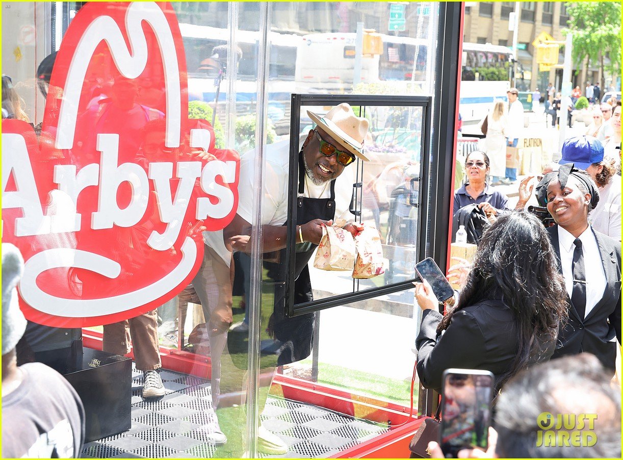 Anthony Anderson & Cedric the Entertainer Debut Their New Sauces They ...