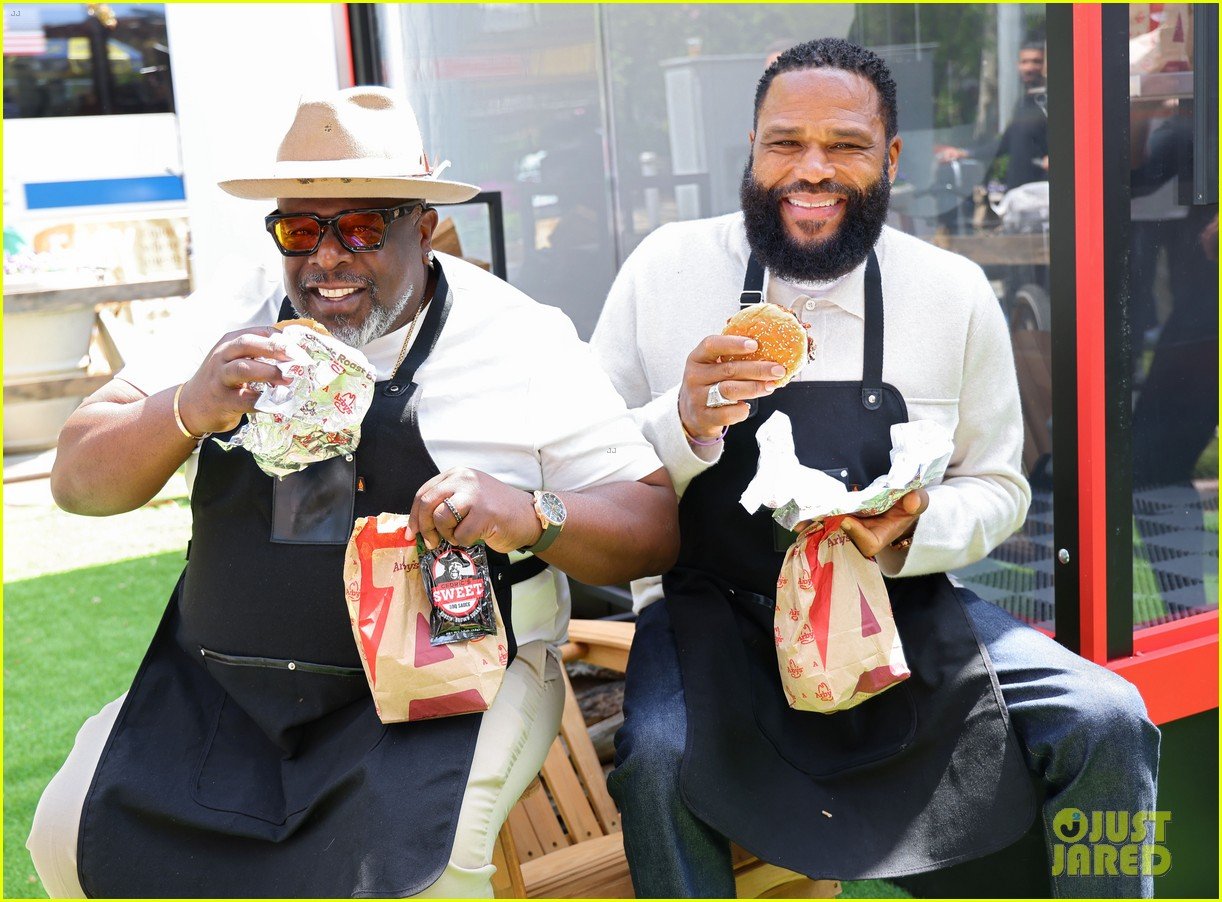 Anthony Anderson & Cedric the Entertainer Debut Their New Sauces They ...