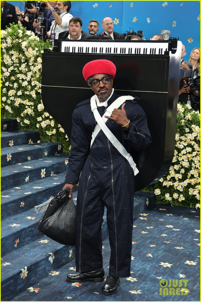 André 3000 Wears Piano On His Back at Met Gala 2025, Releases Surprise ...