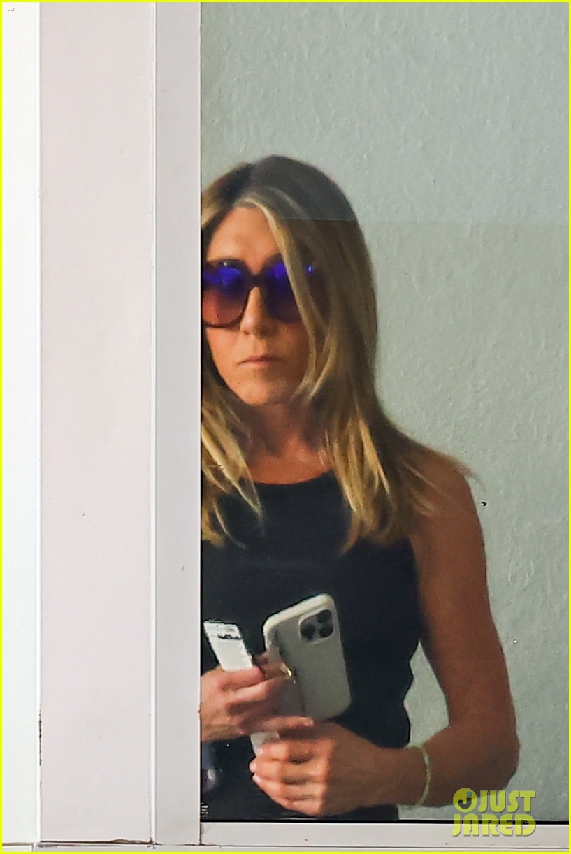 Jennifer Aniston Steps Out for Dentist Appointment in Beverly Hills: Photo 5165725 | Jennifer ...