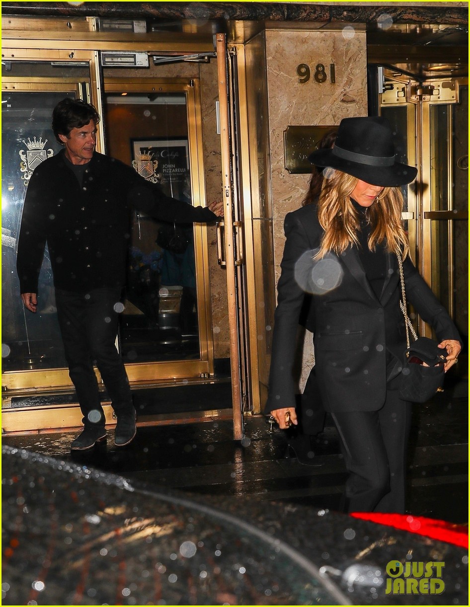 Jennifer Aniston & Jason Bateman Check Out Pal George Clooney's ...