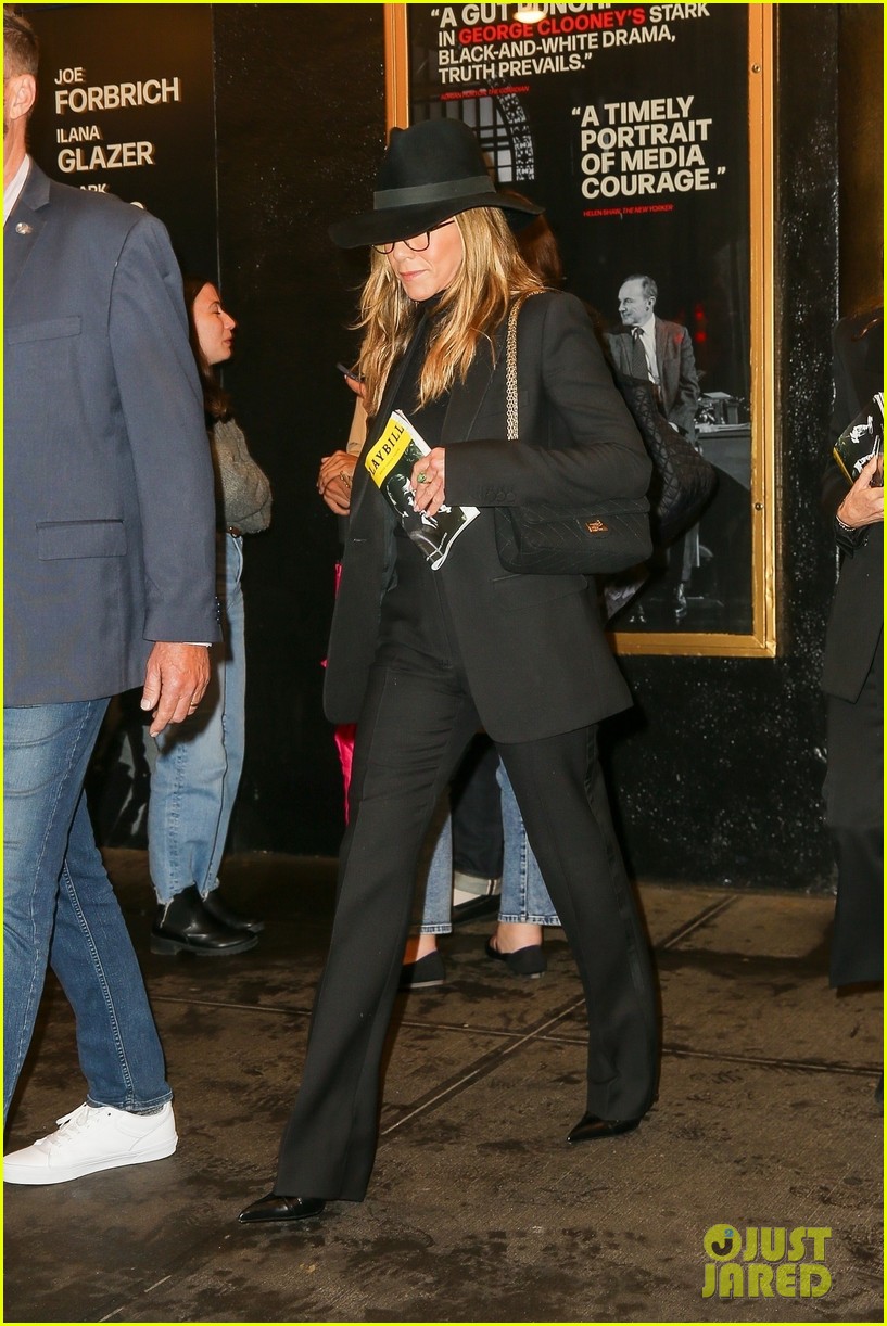 Jennifer Aniston & Jason Bateman Check Out Pal George Clooney's ...