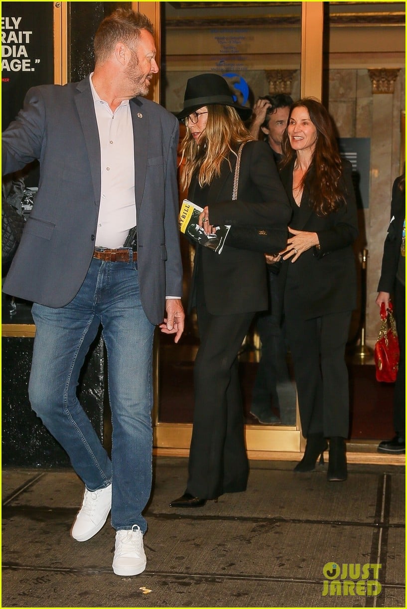 Jennifer Aniston & Jason Bateman Check Out Pal George Clooney's ...
