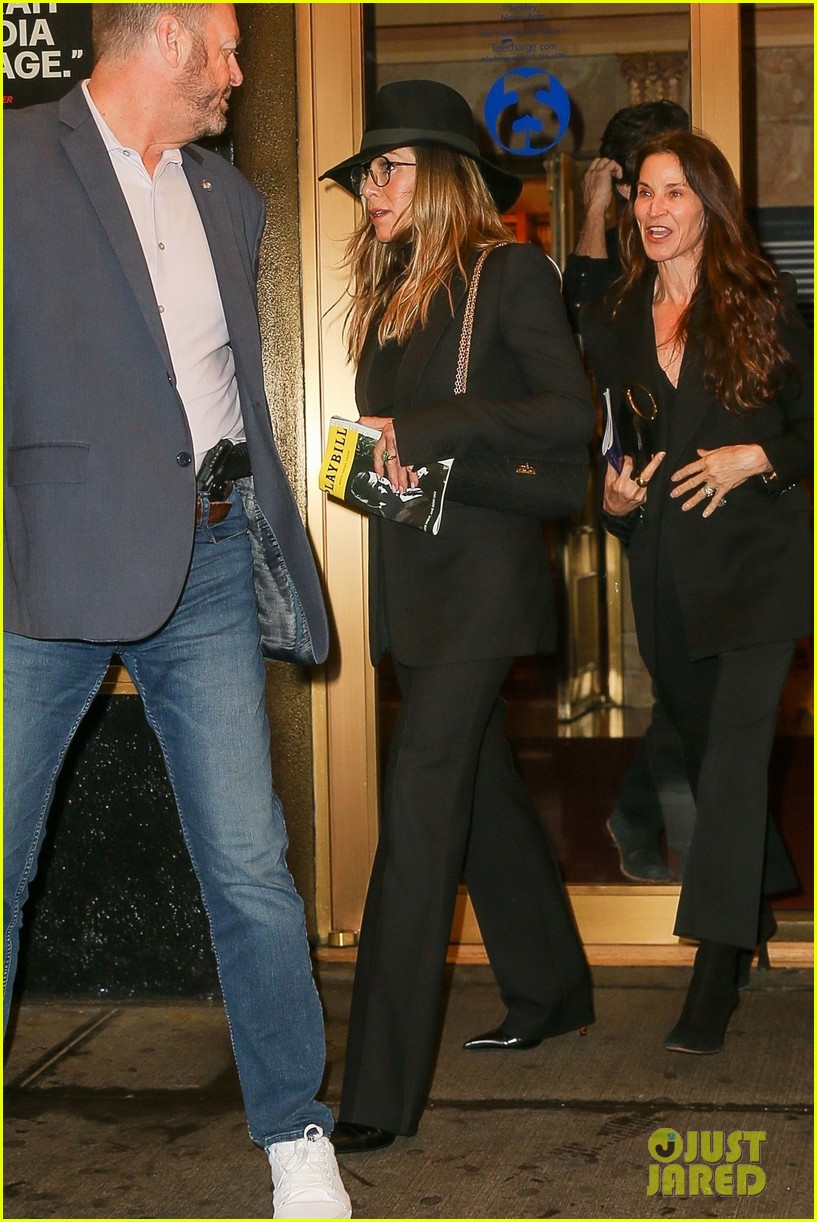 Jennifer Aniston & Jason Bateman Check Out Pal George Clooney's ...