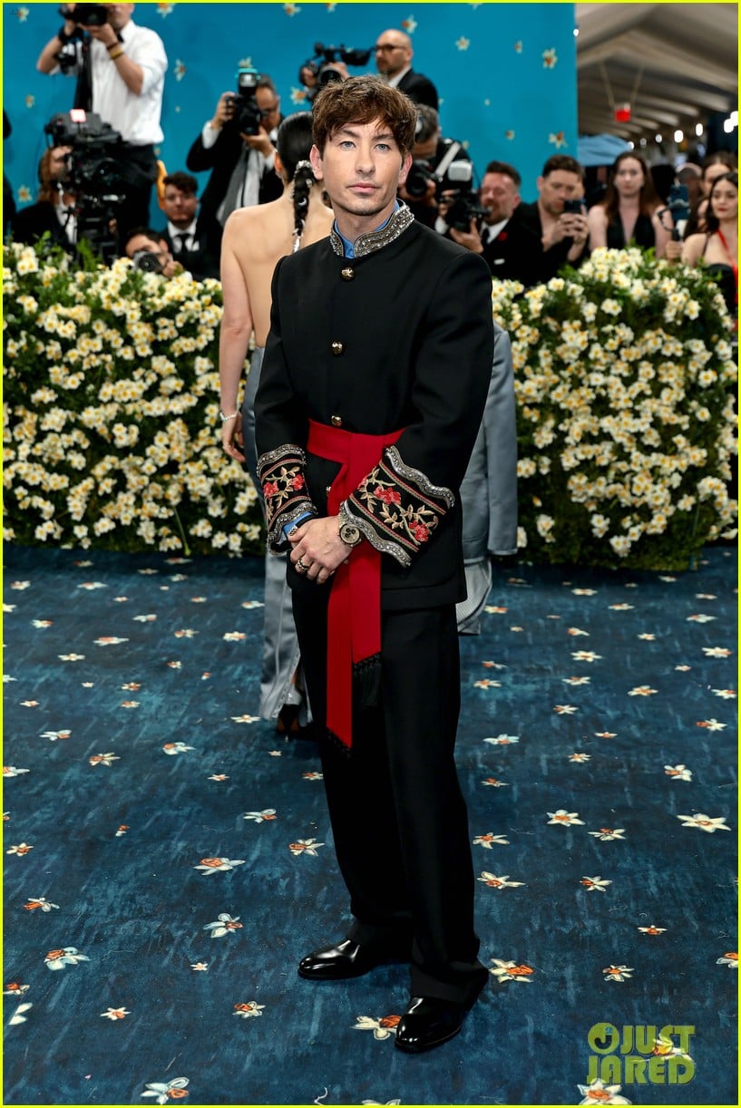 Barry Keoghan Wears Custom Wool Suit With Embroidered Sleeves at Met ...
