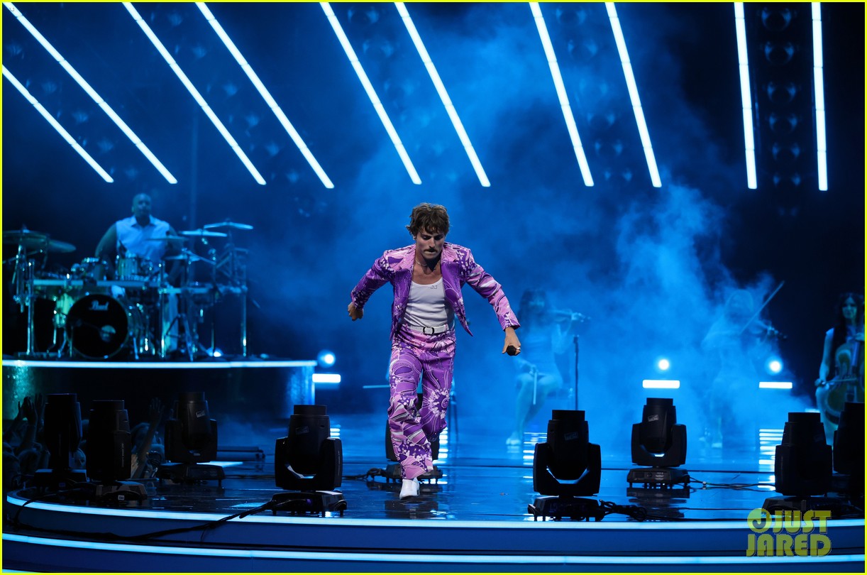 Photo: benson boone performance amas 25 | Photo 5164222 | Just Jared: Entertainment News