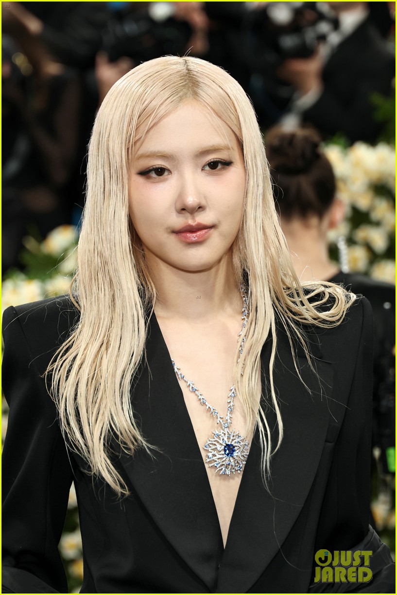 BLACKPINK's Jennie, Lisa & Rosé Arrive Separately at Met Gala 2025: Photo 5153609 | Photos ...