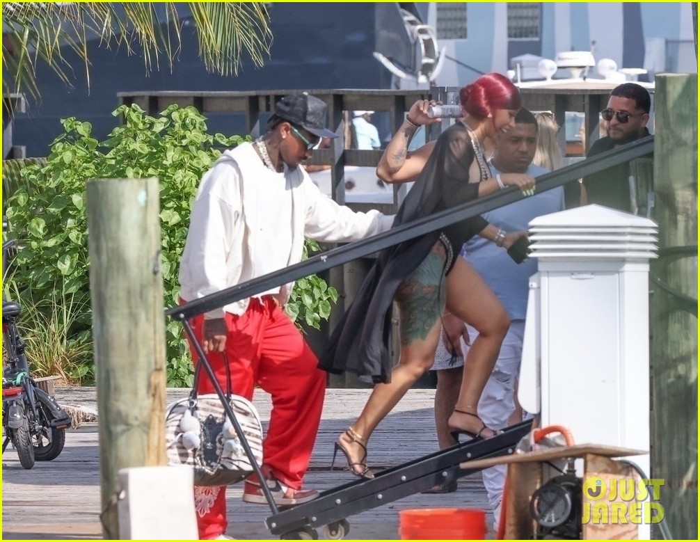 Cardi B & New Boyfriend Stefon Diggs Celebrate Memorial Day Holiday on ...