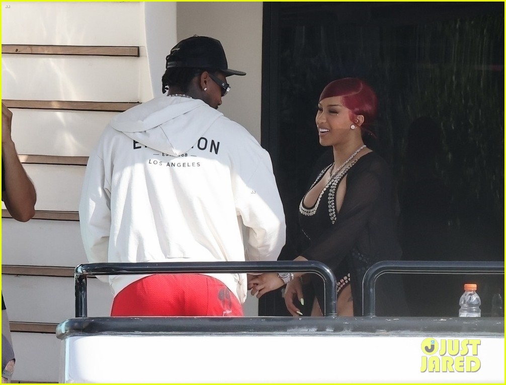 Cardi B & New Boyfriend Stefon Diggs Celebrate Memorial Day Holiday on ...