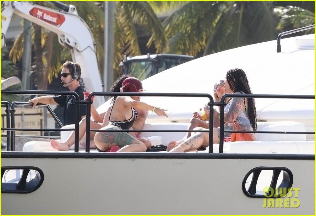 Cardi B & New Boyfriend Stefon Diggs Celebrate Memorial Day Holiday on a Yacht in Miami: Photo ...