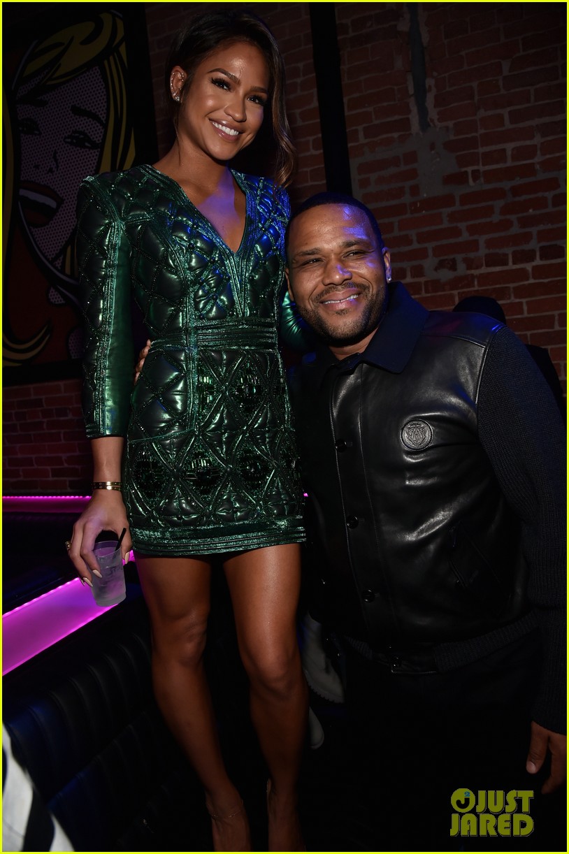 Cassie Photos Resurface From 2016 Premiere Where She Claims She Had to ...