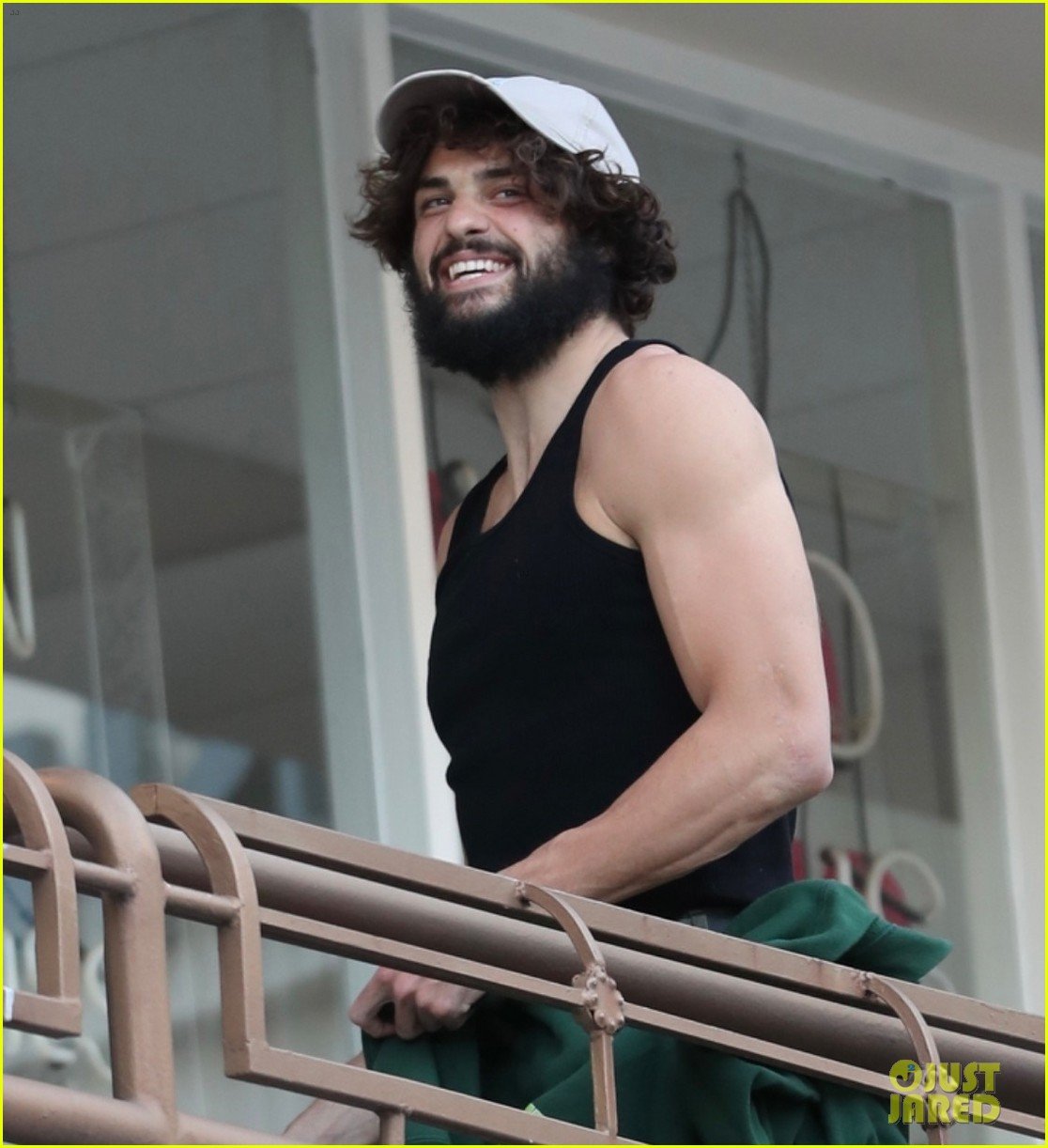 Noah Centineo Shows Off Scruffy Look at Dinner in WeHo: Photo 5157683 ...